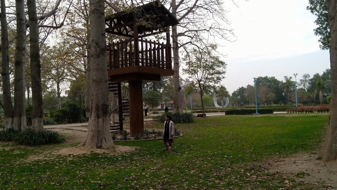 Fatima Ilyas |Abdullah Ilyas| Going In A House In A Park - YouTube