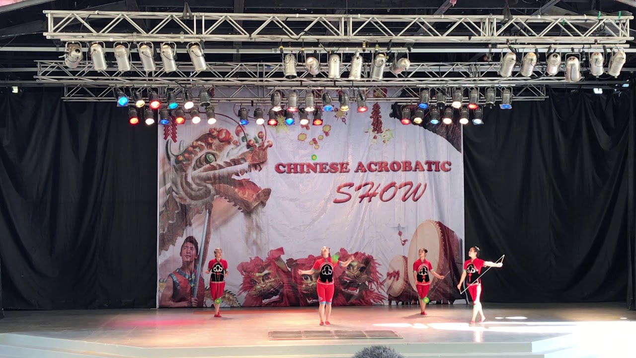Chinese Acrobatic Show @ Canada's Wonderland - YouTube