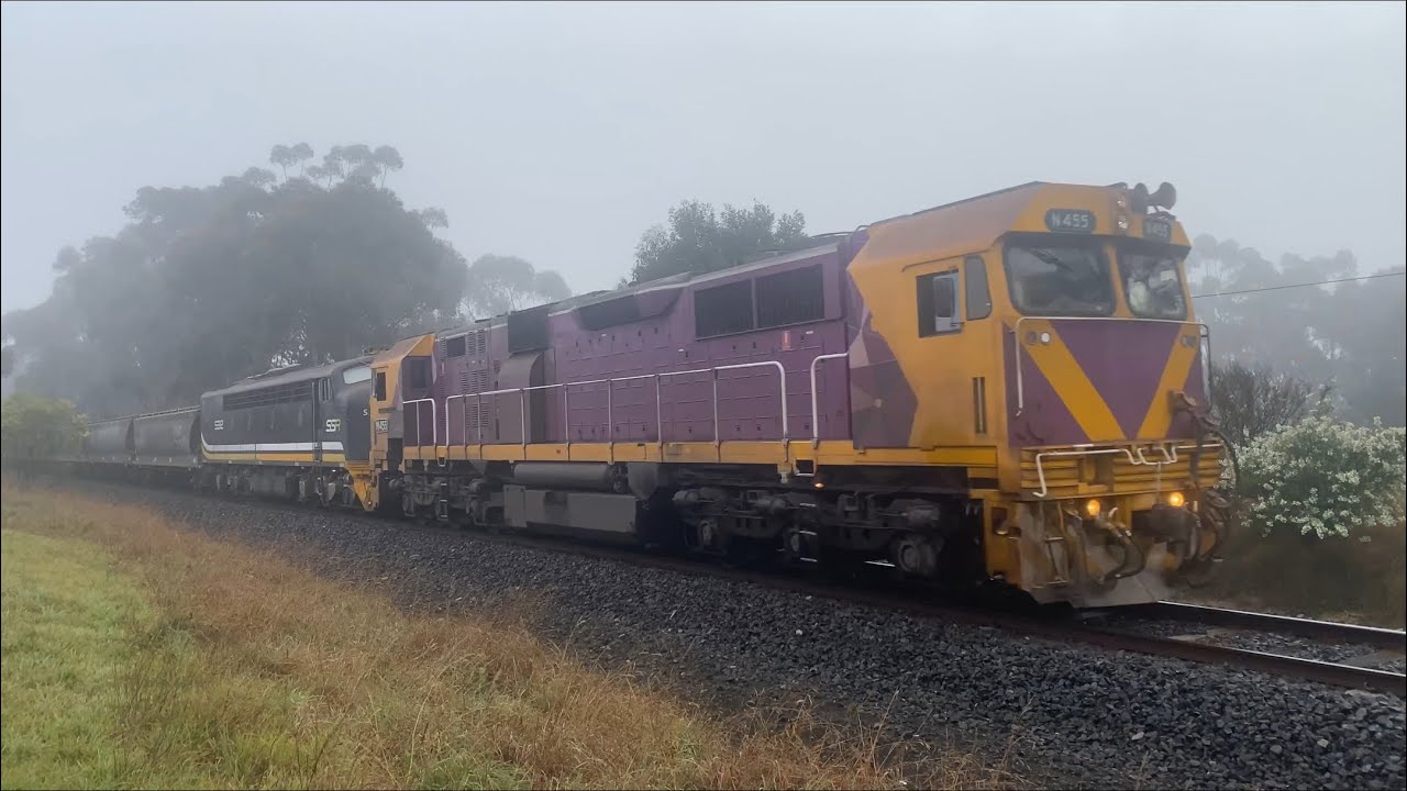 Up 9198 loaded SSR grain with N455 and S312 passing through fog headed for Melbourne 19/8/2024 ...