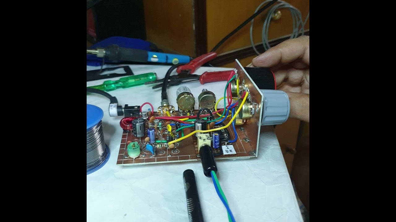 Super Regenerative Radio Receiver- 2 - YouTube