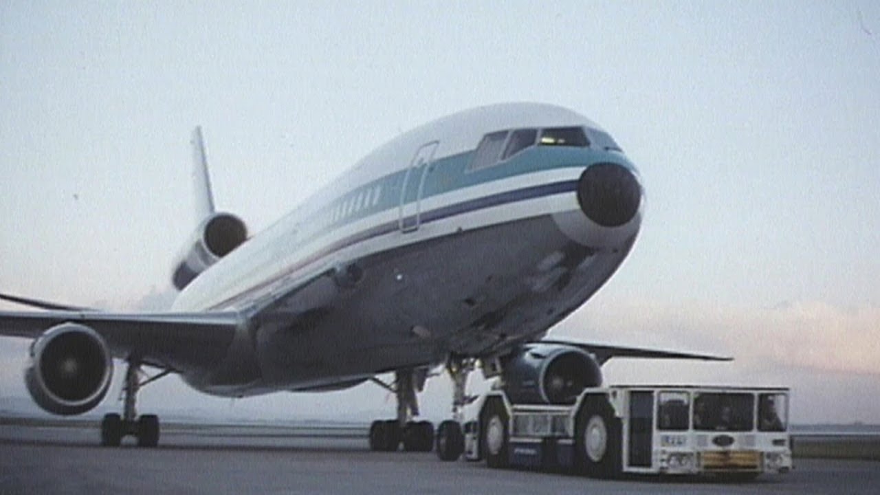 Air New Zealand DC-10-30 35mm Film Footage - YouTube