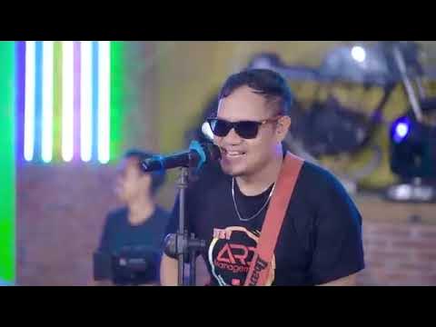 Aahh Aahh Selendang Biru - Diva Hani (Official MV) - YouTube