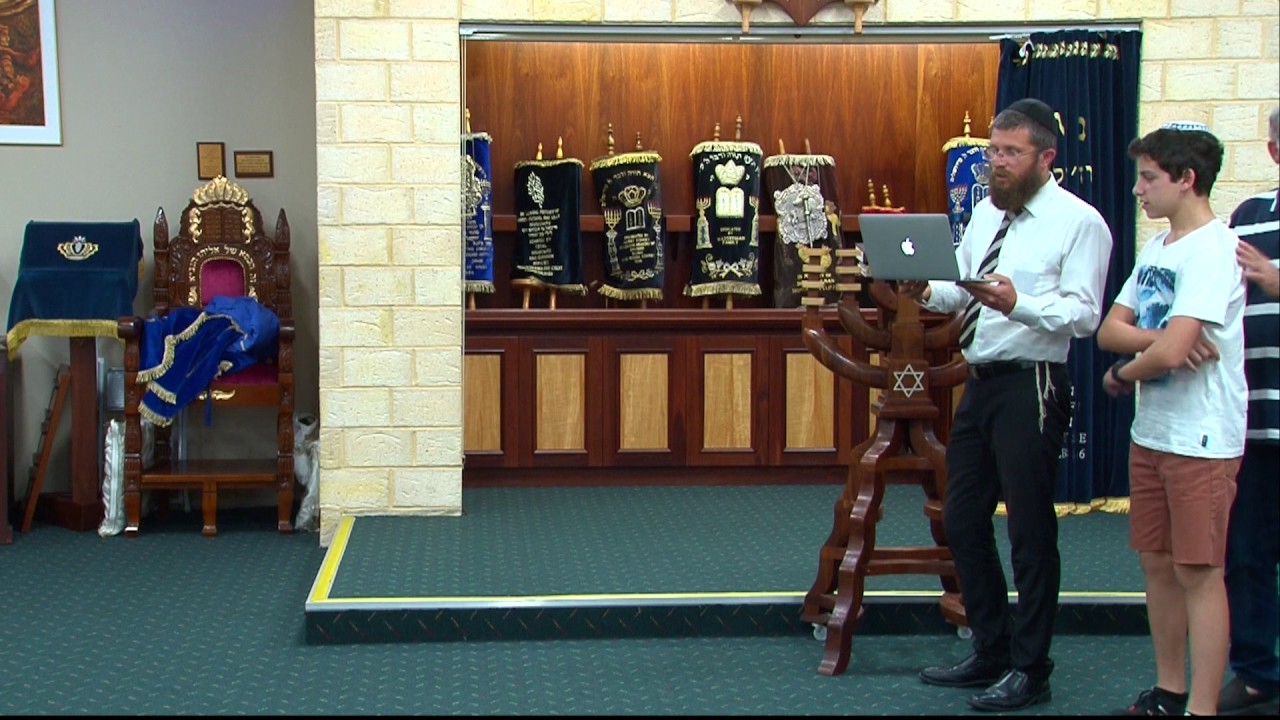 Rabbi White in Perth addresses students in Lithuania - YouTube