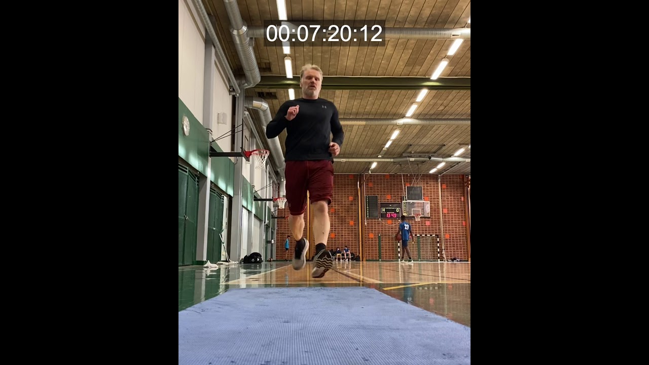 Run intervals and situps - basketball court - day 61 - YouTube