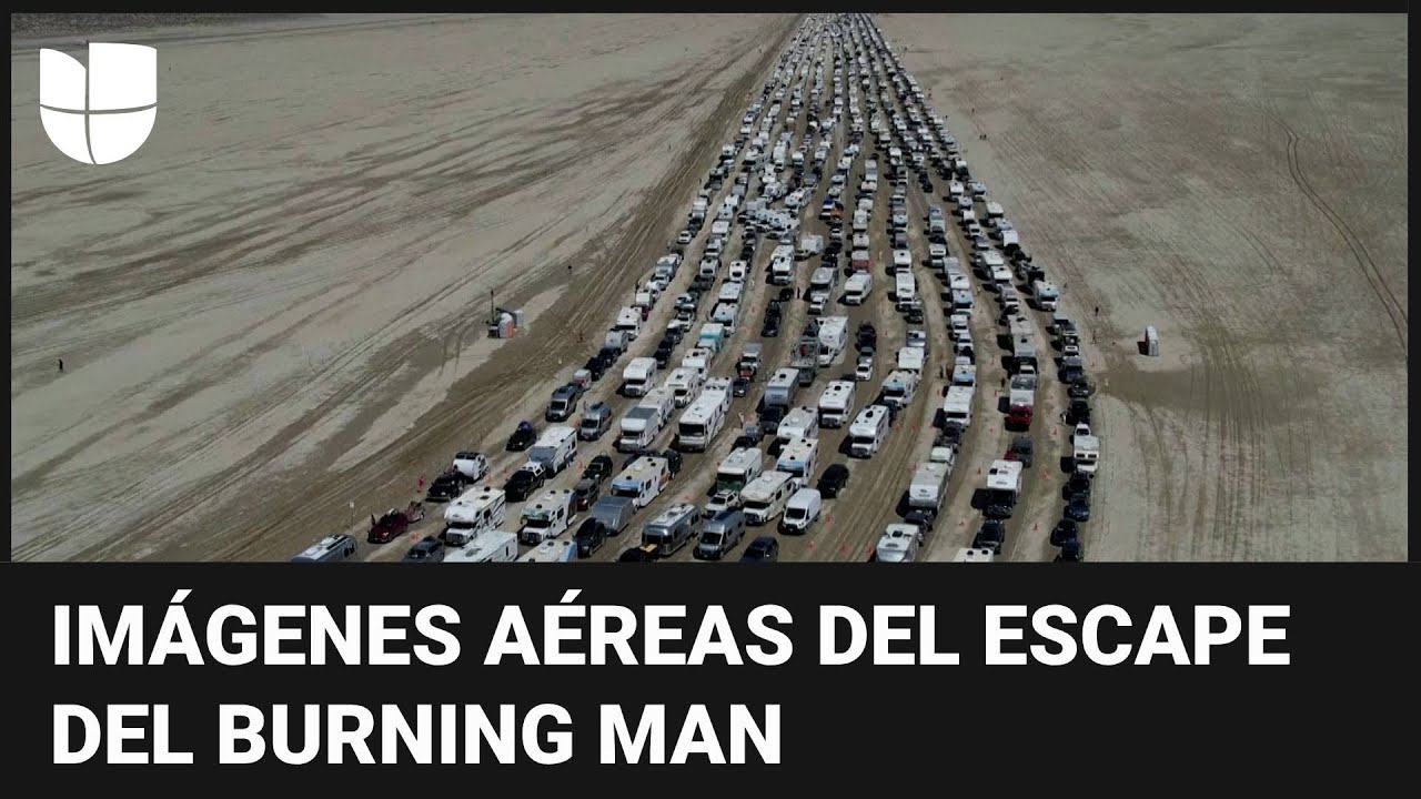 Imágenes aéreas del escape de los asistentes al festival Burning Man ...