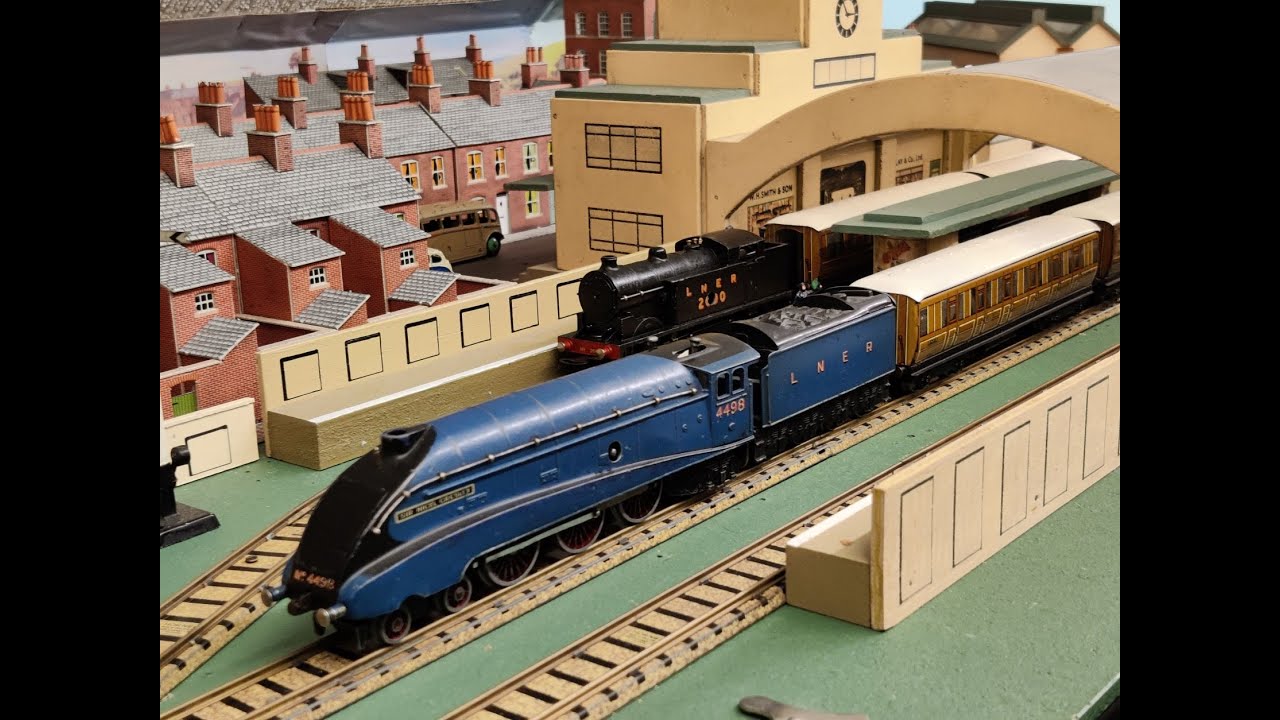 Hornby Dublo Clockwork Tour - YouTube