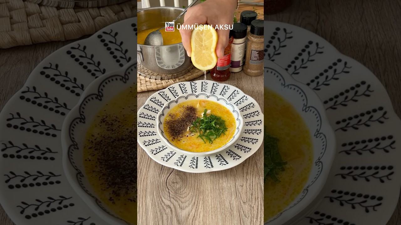 Tel şehriyeli tavuk çorbası tarifi / chicken noodle soup recipe / hasta ...