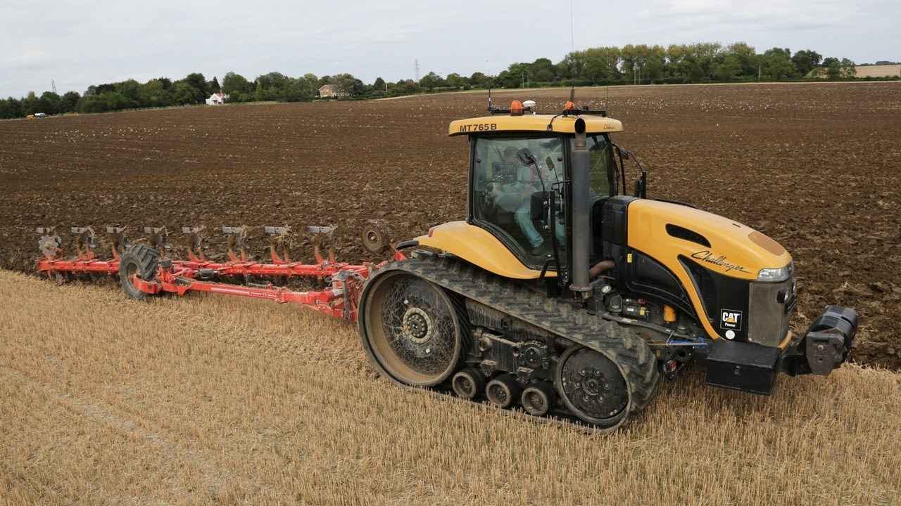Ploughing with Challenger MT765B and 8f semi-mounted Gregoire Besson ...