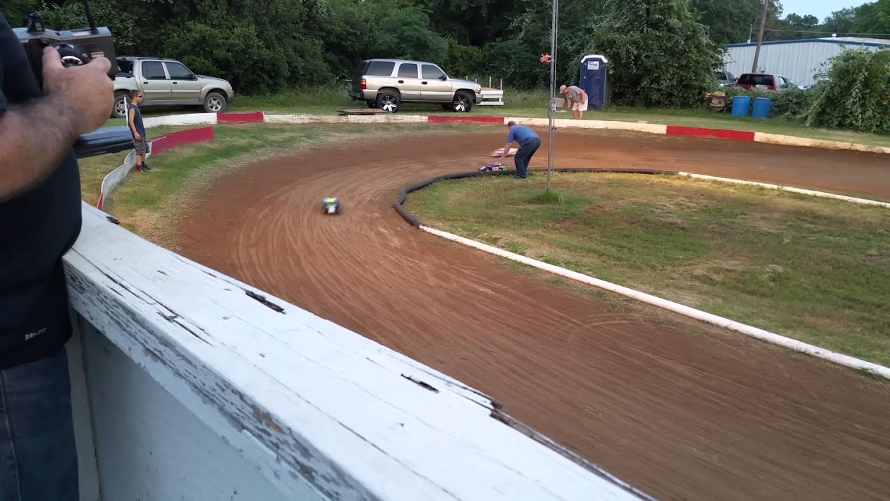 RC cars @ Wild Bill's Raceway. - YouTube
