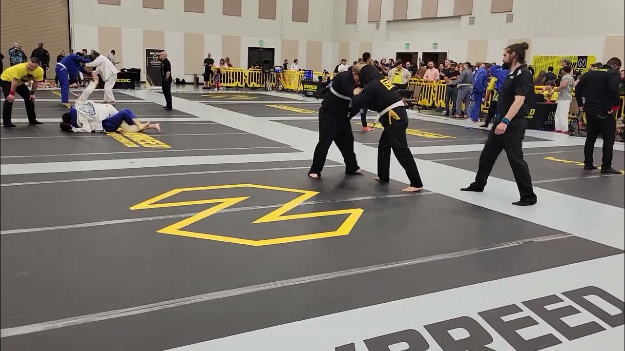 Two White Belts Struggle For Dominance In BJJ Match - YouTube