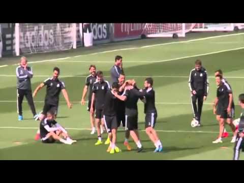Fantastic Nutmeg '' caño '' Isco To Toni kroos at Real madrid training l 2015