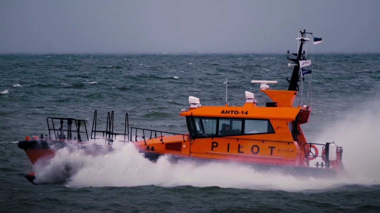 Baltic Workboats US 1500WP Wave-Piercing Pilot Boat in rough seas - YouTube