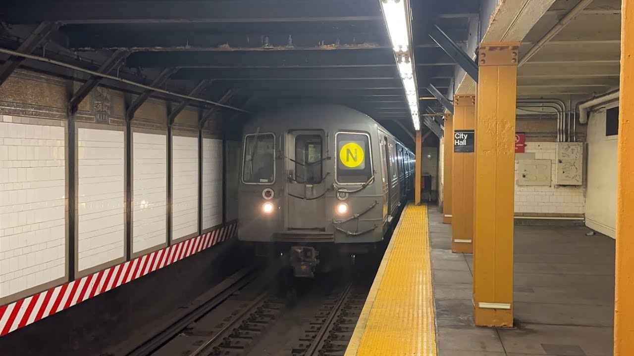 R46/R68/R160 Brooklyn N,Q,R Local Trains At City Hall - YouTube