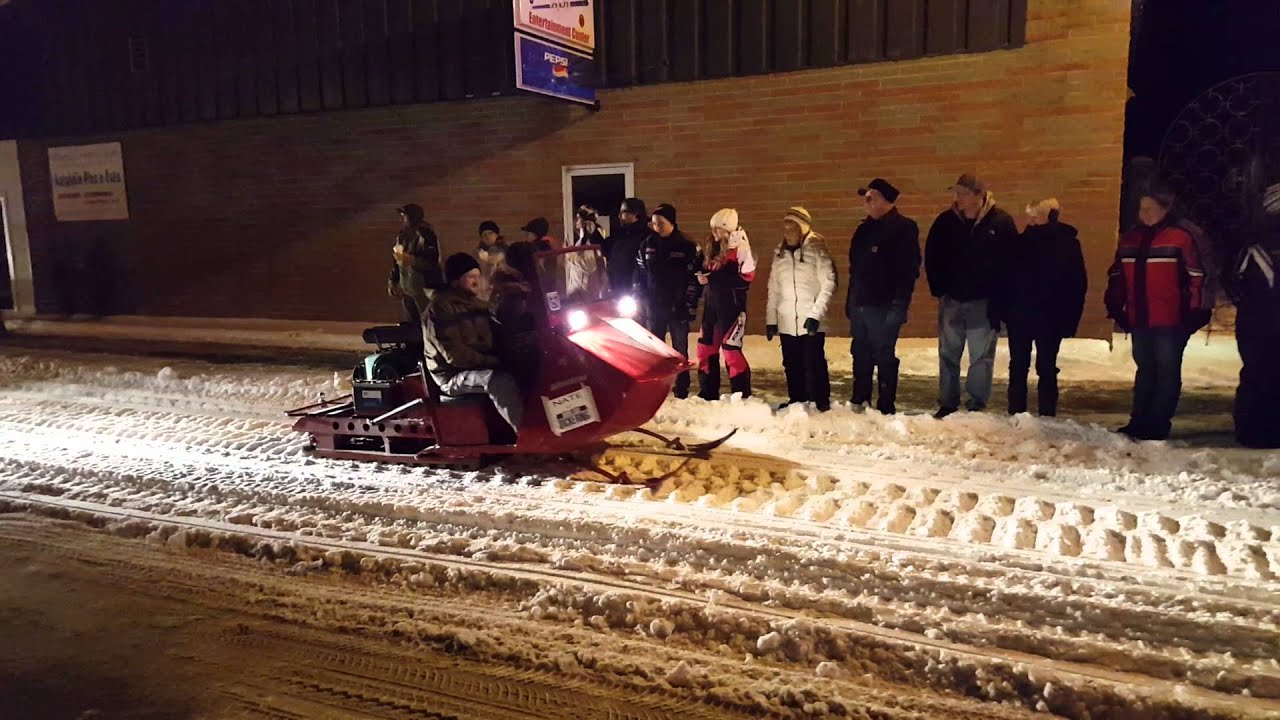 Vintage snowmobile parade in Millinocket, Maine - YouTube