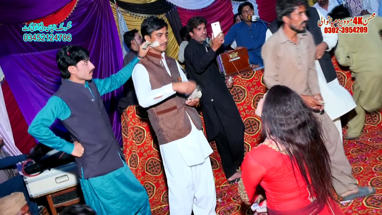 Singer Muhammad ilyas malik of adhi kot singing at jandanwala hot mujra dance new songs 2020 ...