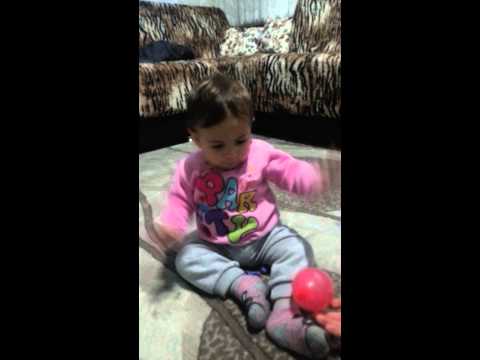 Balonla Oynayan Bebek :)