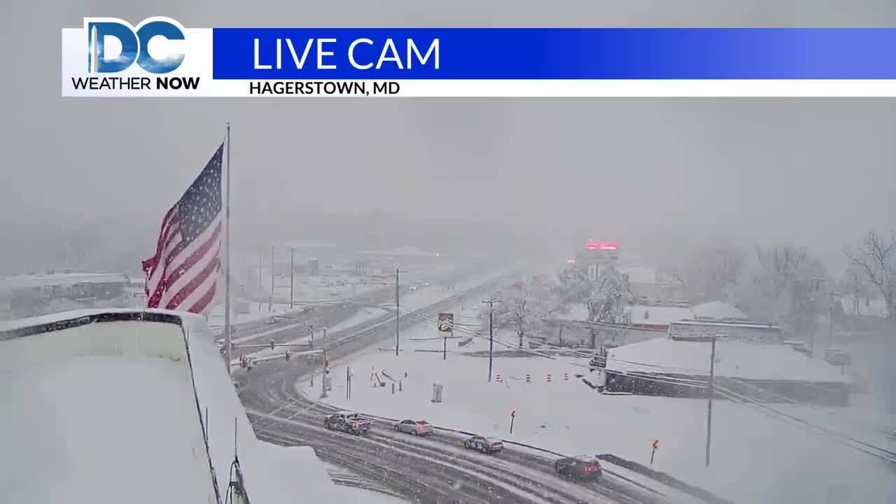 Heavy snow over Hagerstown Tuesday - YouTube