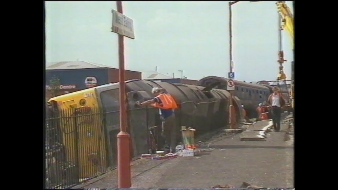Channel 4 News - The derailment of Class 50 50025 (7 Aug. 1989) - YouTube