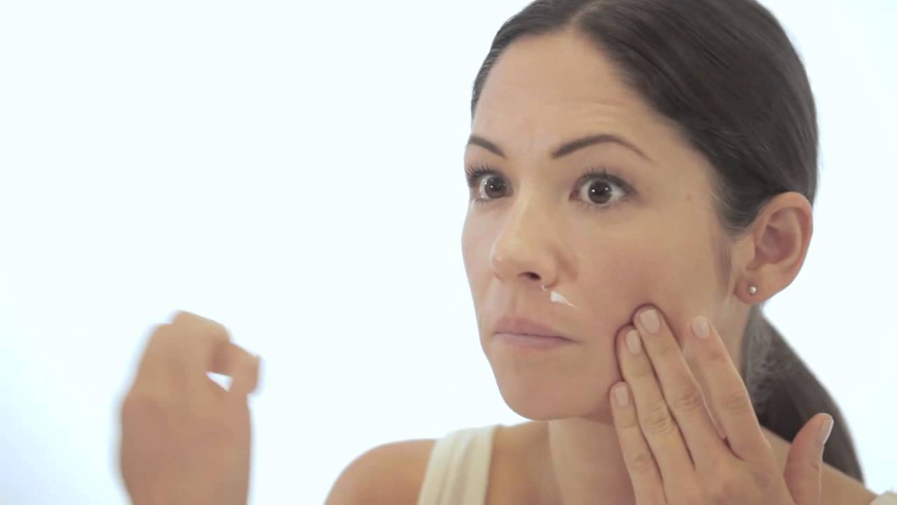 Gigi Pore Refining Facial Wax Tutorial - YouTube