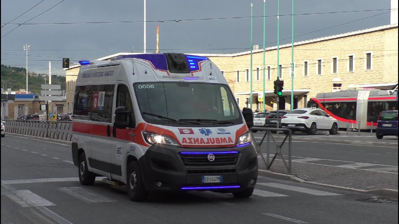 Ambulanza AST di Ancona in Emergenza / Italian Ambulance in Emergency ...