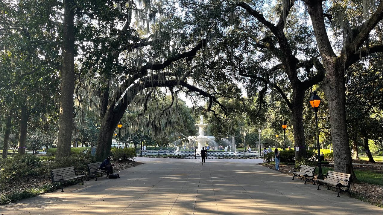 Savannah’s Forsyth Park and surrounding areas with quick stop at ...