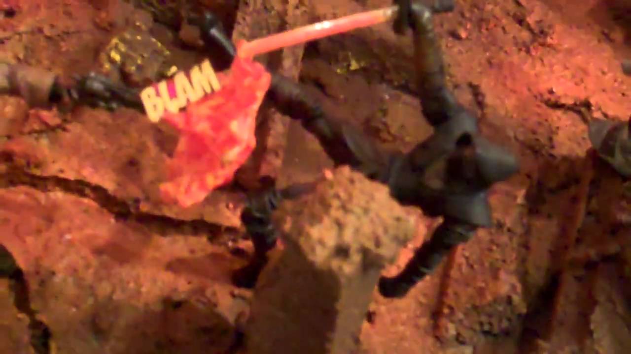 Collecticon vs Wendihulk Battle Show Display - YouTube