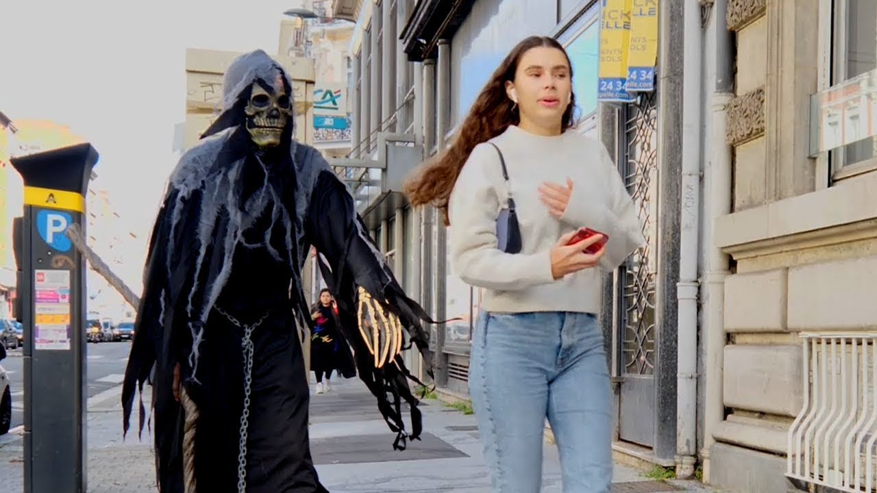 She has no Idea what's behind Her : Grim Reaper Scare Prank #2 - YouTube
