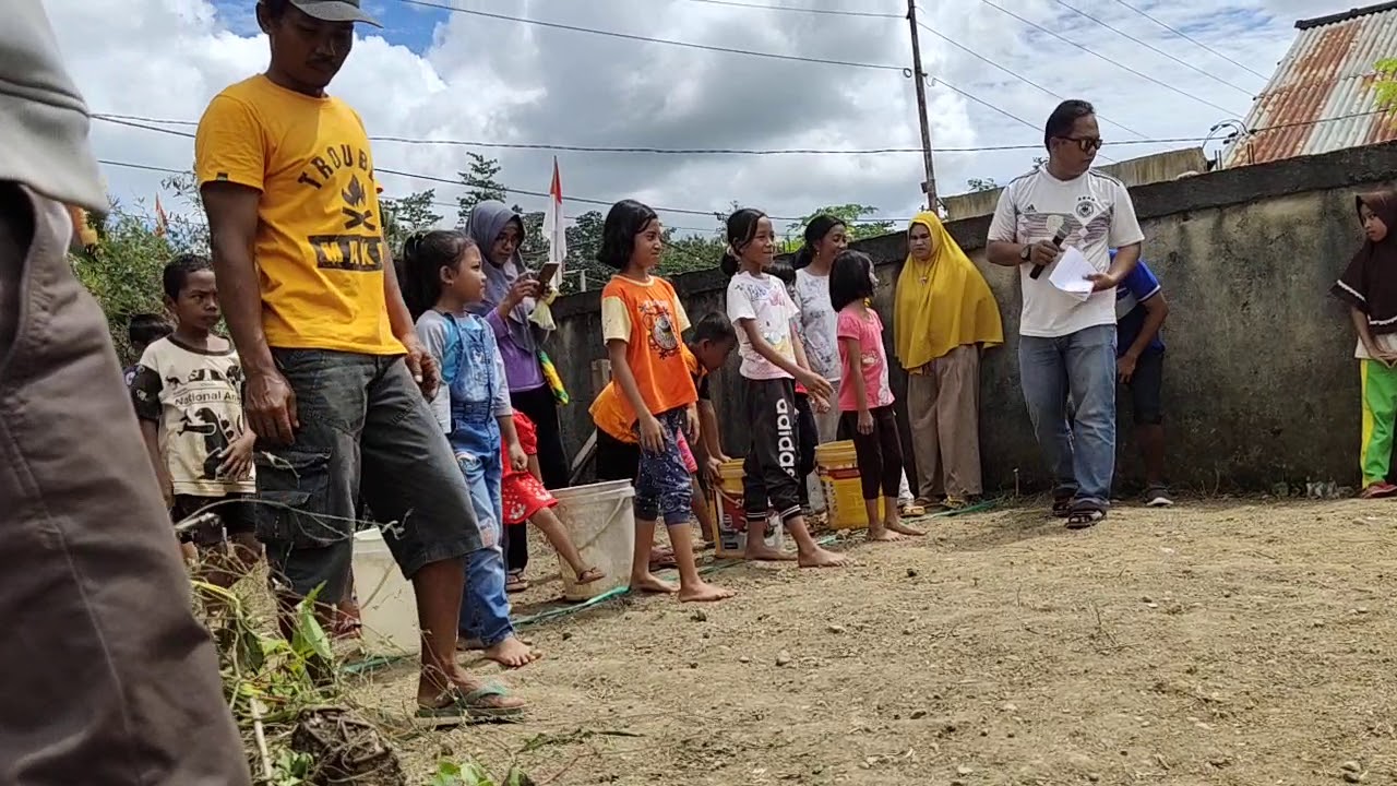 Lomba tangkap belut - YouTube