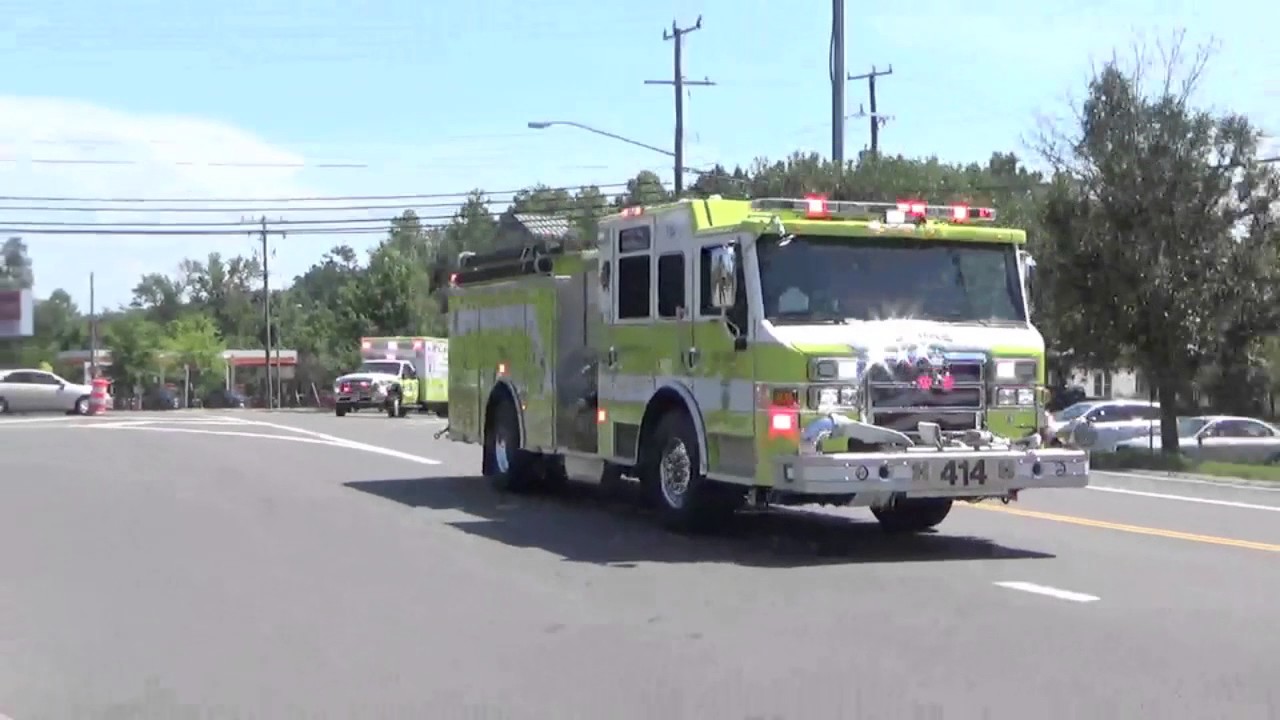 Burke (Fairfax County) Engine and Medic 414 Responding - YouTube