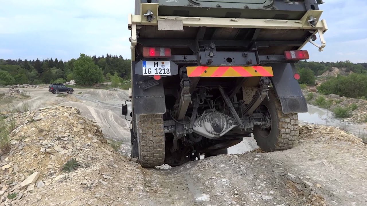 Expeditions LKW Steyr 12M18 beim Bergabfahren - YouTube