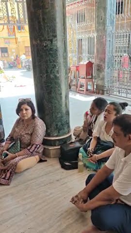 Small clip of Kalo Meye Kalo Meye / Bhaba Pagla .Khepi Maa er Mandir ...