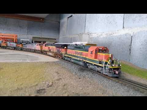 SD40-2 BN 7165, ET44C BNSF 3804, C44-9W ATSF 699, C44-9W BNSF 4729 Frankenbonnet #scaletrains ...