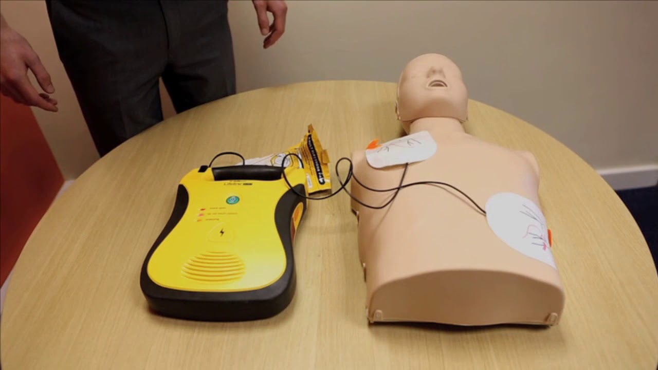 Defibtech AED instructie - YouTube