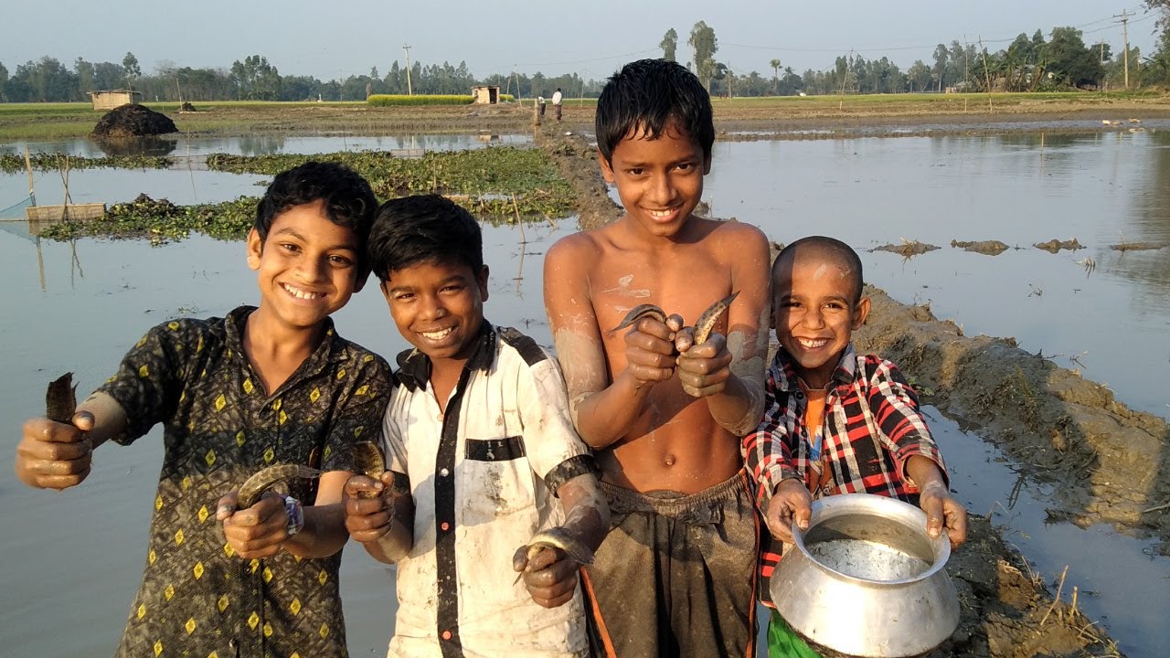 Asian Kids Hole fishing.Village kids hole fishing - YouTube