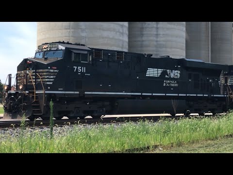 NS 7511 Leads 167 through Princeton, IN - YouTube