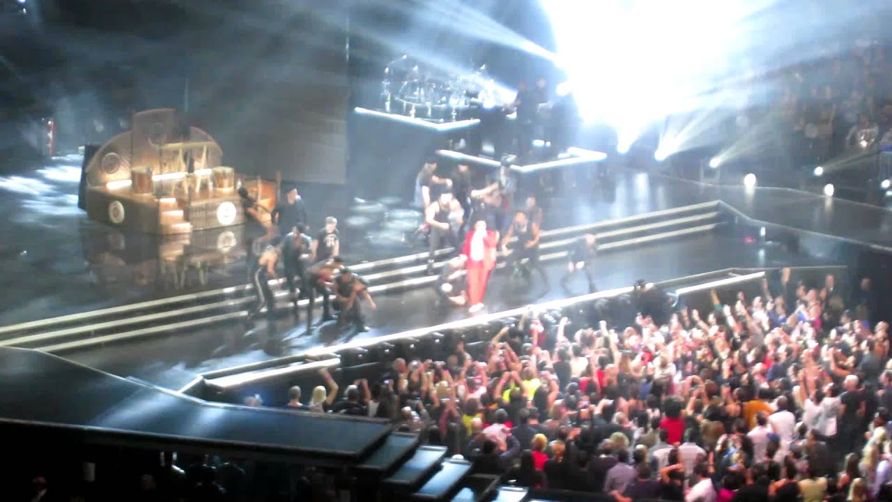 Madonna and Psy singing Gangnam Style at MSG - YouTube