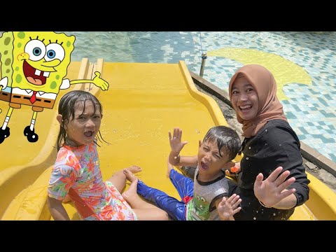 BERENANG DAN Main Perosotan Di Kolam renang water kingdom | Ali vlog