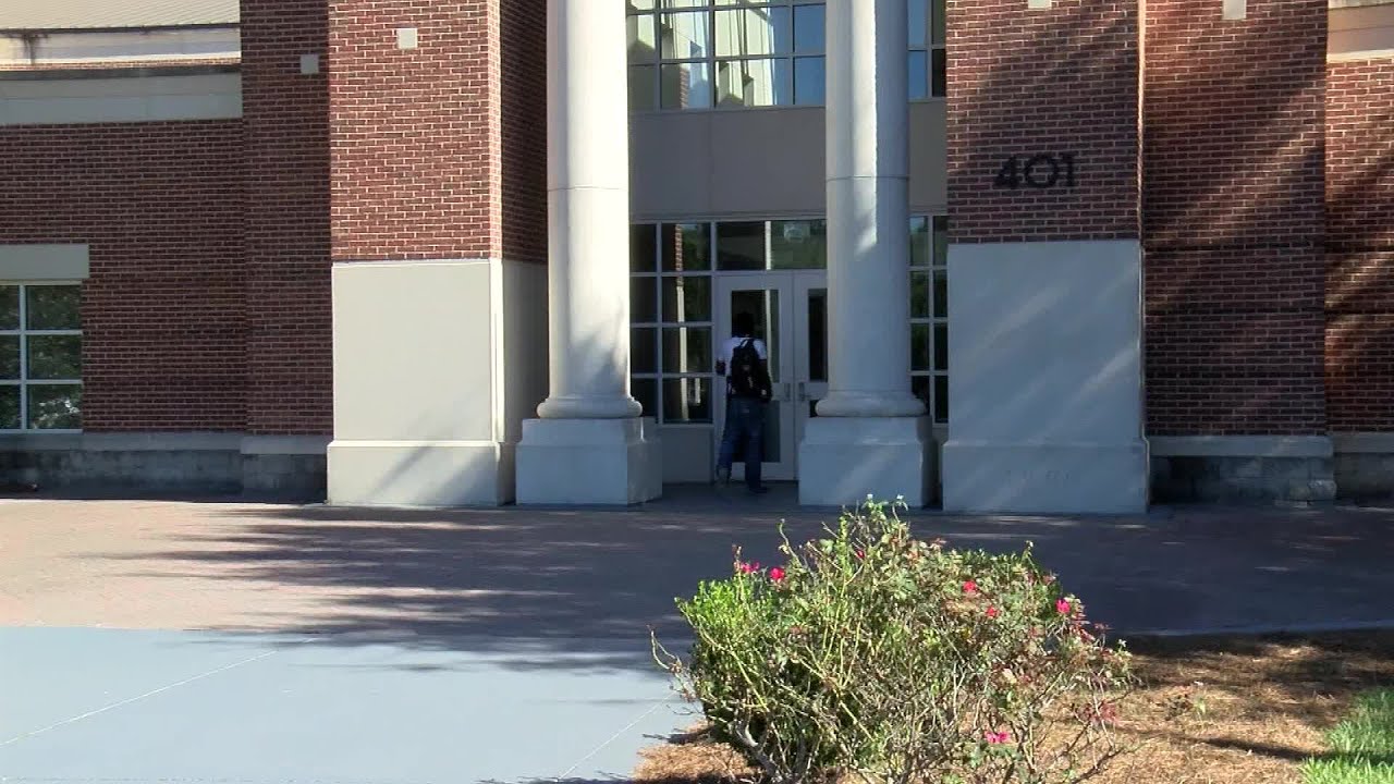 Clinton Public School District offering free meals to students - YouTube