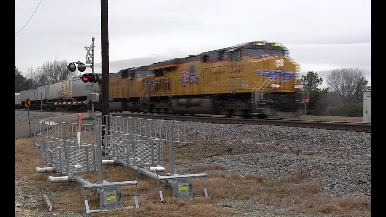 23. UP 7348 East in Longview, Texas - YouTube