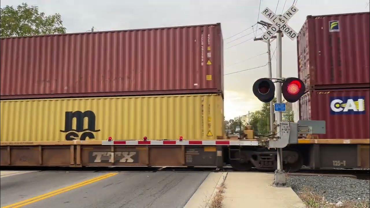 CSX 361 Leads Intermodal South | Melrose Ave. Railroad Crossing, Findlay, OH - YouTube