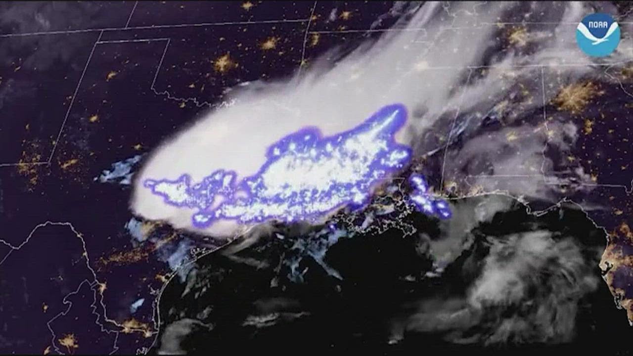 Lightning bolt stretching 477 miles over 3 U.S. states sets world ...
