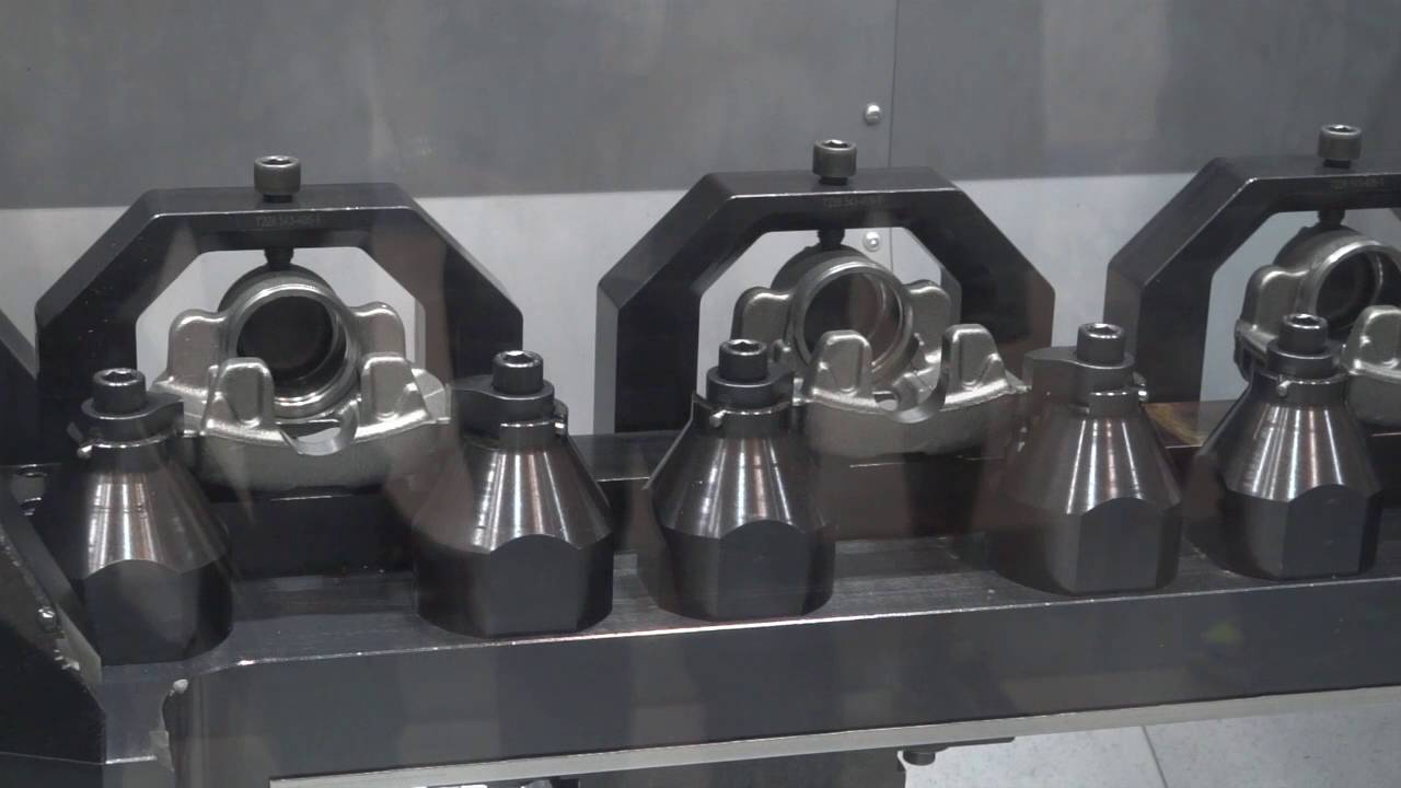 Stama MC 338 Twin Pallet Multi axis machine in action - YouTube