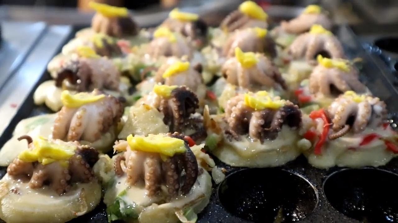 BABY OCTOUPUS TAKOYAKI IN BGC, Philippines - YouTube