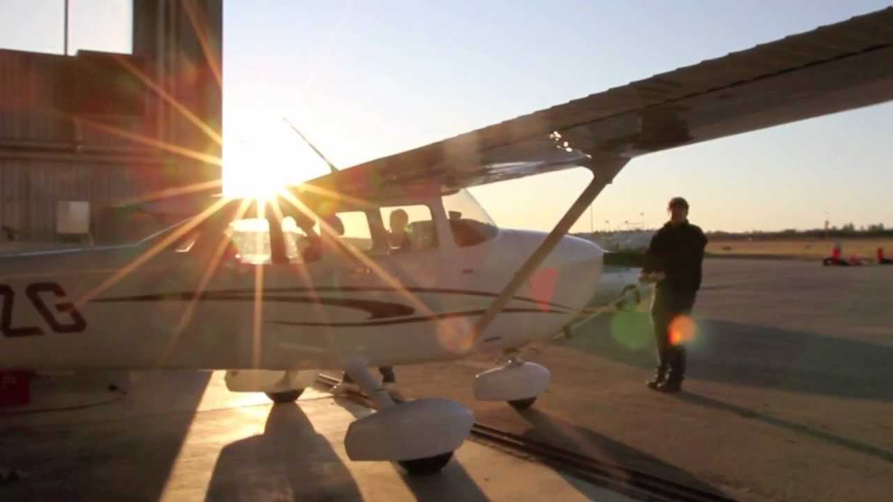 Cessna 172 SP Garmin 1000 - YouTube