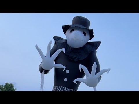 Gemmy 12ft inflatable Victorian reaper - YouTube