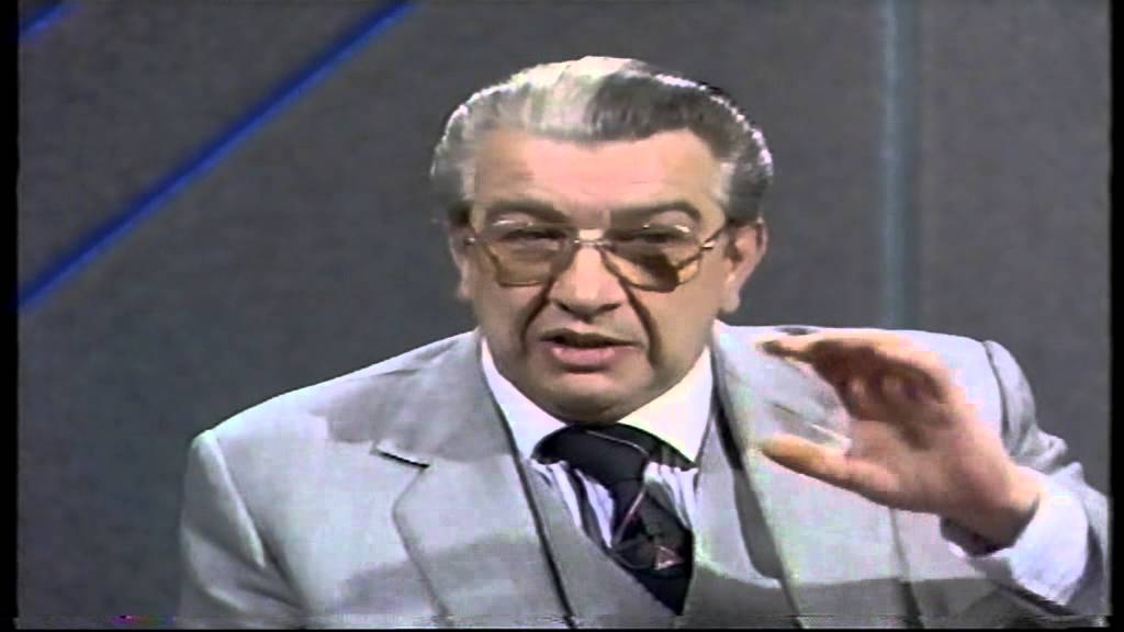 Cliff playing Joe Davis and talking to David Vine - YouTube