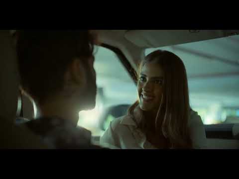 Shahid Kapoor Romance in Range Rover