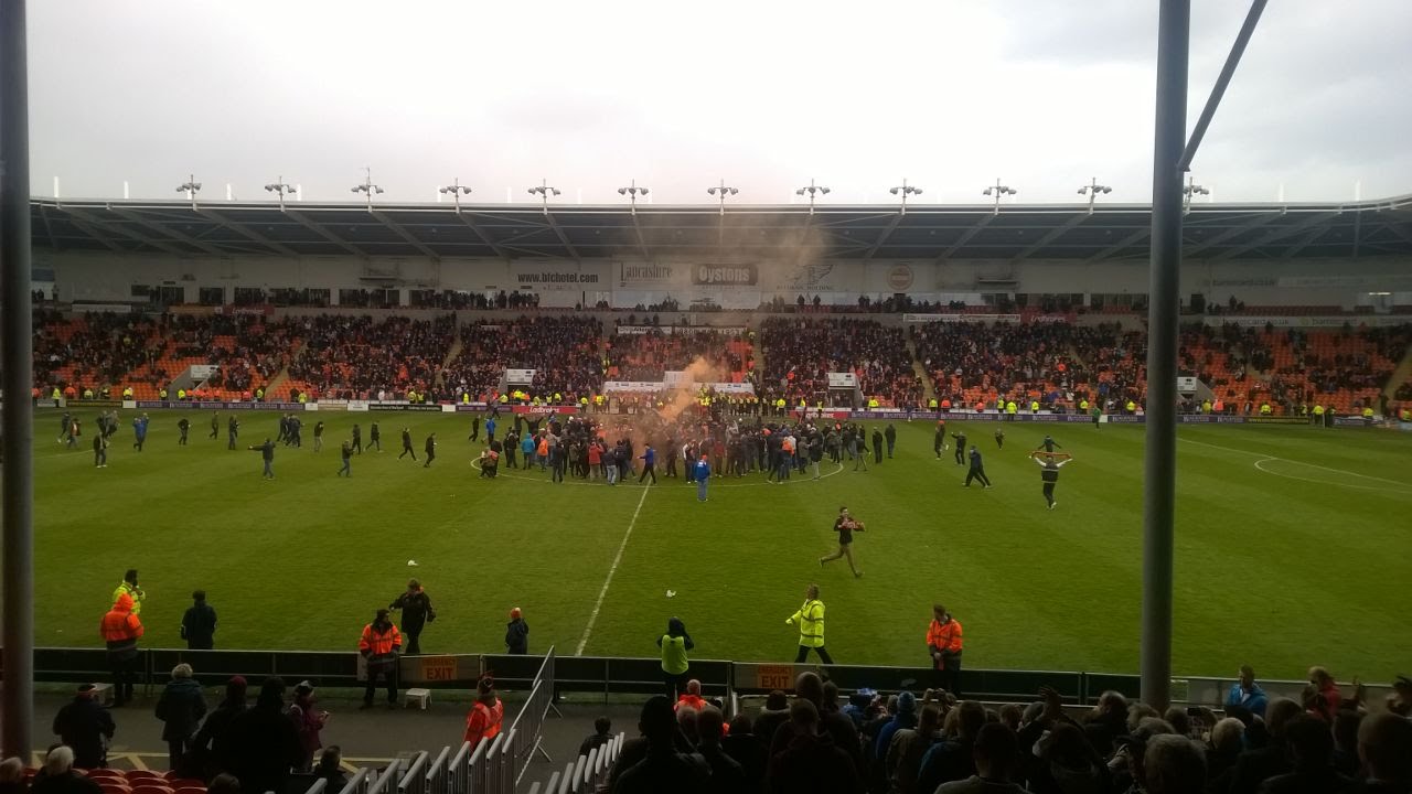 Blackpool protest pitch invasion - YouTube