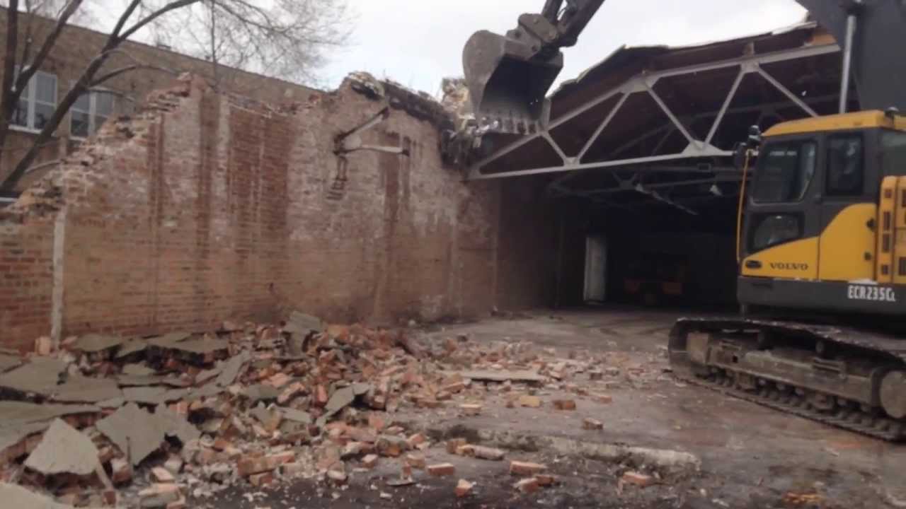 Demolition of Building in Chicago - YouTube