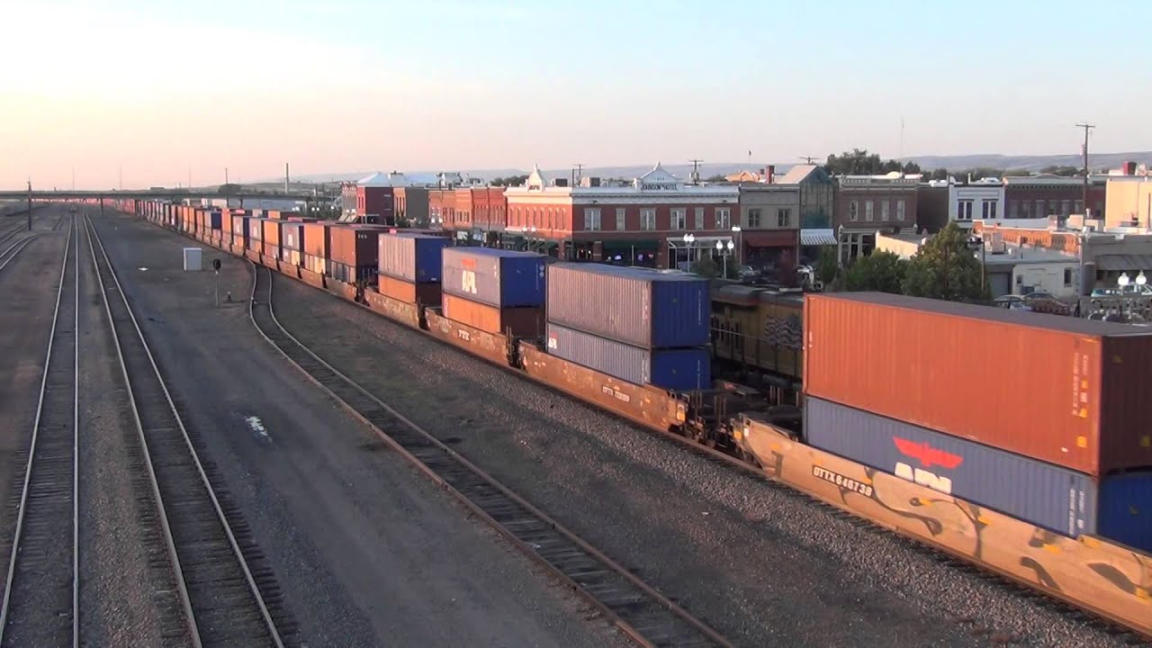 Union Pacific Conductor performs rollby on EBD Union Pacific SD9043AC ...